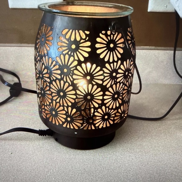 Scentsy | Other | Scentsy Daisy Lantern Wax Warmer | Poshmark